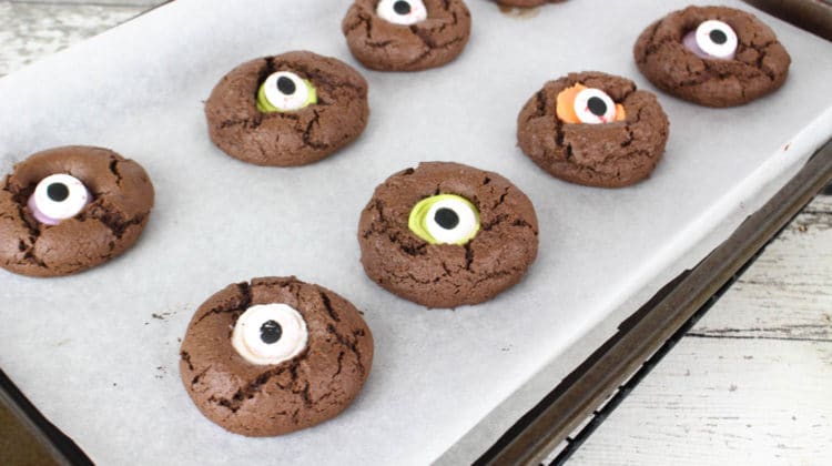 Monster Eye Cookies for Halloween - Mommy Musings