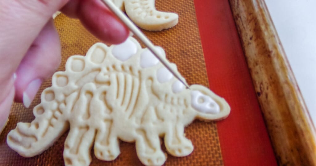 How to Make Fossil Cookies for a Dinosaur Party